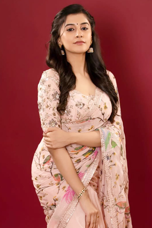 స్టైలిష్ లుక్‌లో సిమ్రాన్ శర్మ ఫొటోస్ .. డోస్ మీద డోస్ | simran sharma beautiful glam photos ...